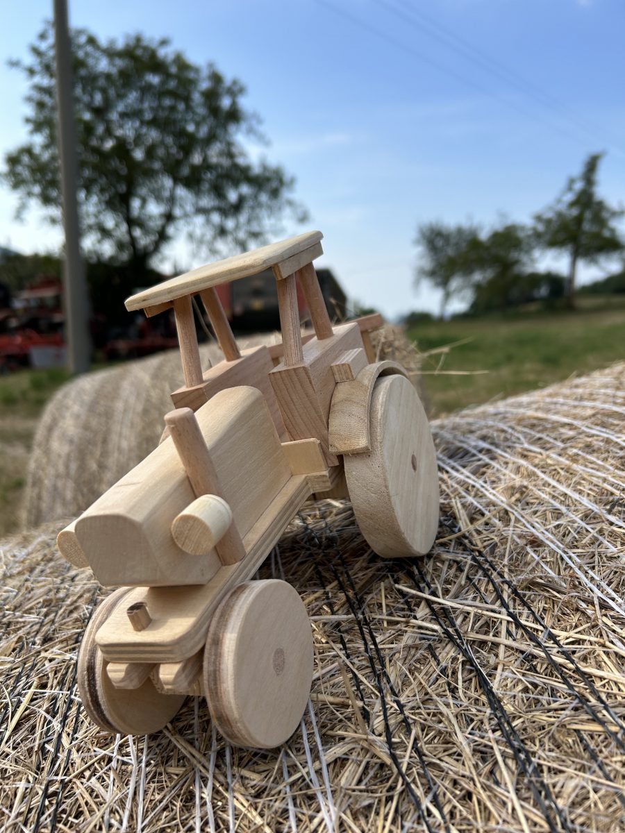 wooden tractor with trailer | Cherieswood